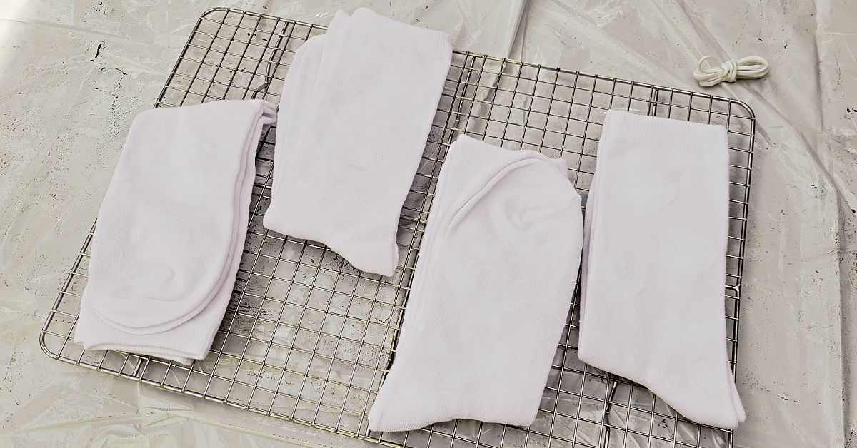 How to Tie Dye Socks - Happy Mothering